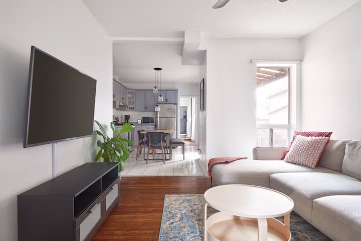 Nestwest - 2-bed Sunny Home - Toronto