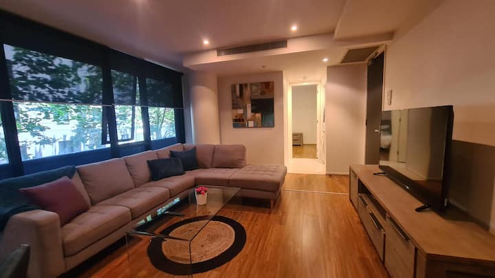 Leafy, Spacious Apartment With A Large Balcony - St Kilda
