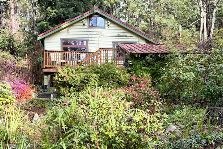 Cozy Cottage Retreat On Bowen - Bowen Island