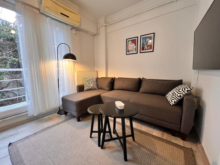 Walk To Everything! Stylish 1-bedroom Apartment - Estambul