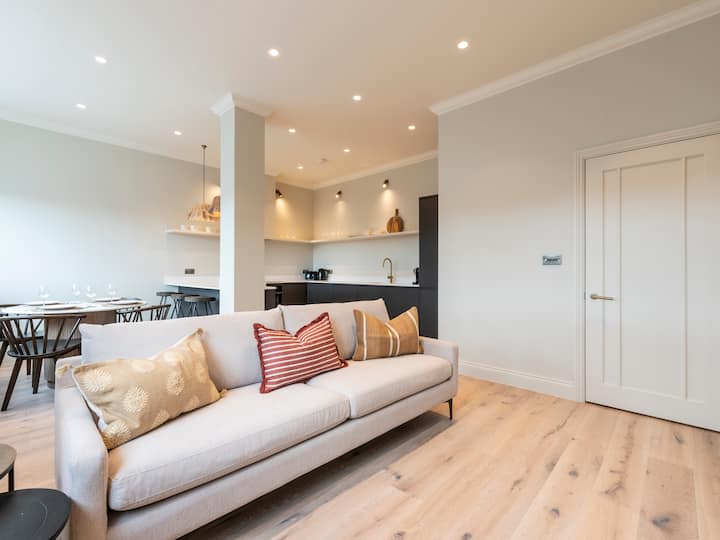 Stunning Gem In Twickenham,  C. London In 20 Mins - Twickenham