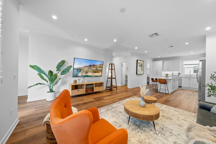 City View Luxury 3b3.5b Townhome In Irvine - Santa Ana, CA