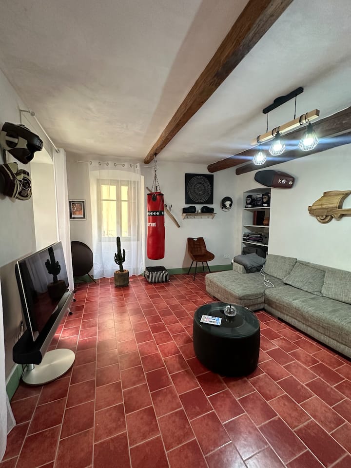 Proche Commerces / Plage
Situé Au Coeur Historique - Isola Rossa