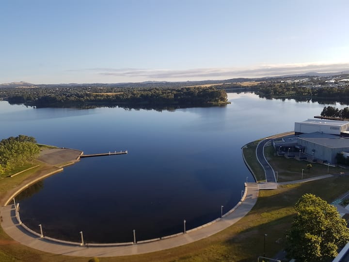 Epic Elevated Lake Views! - Belconnen