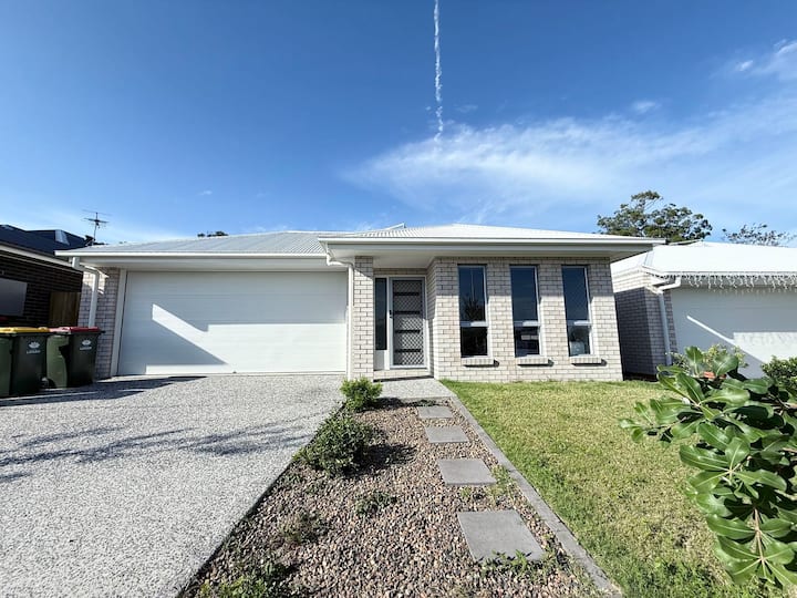 Sparkling New Home - Suburban Charm Awaits! - Gold Coast