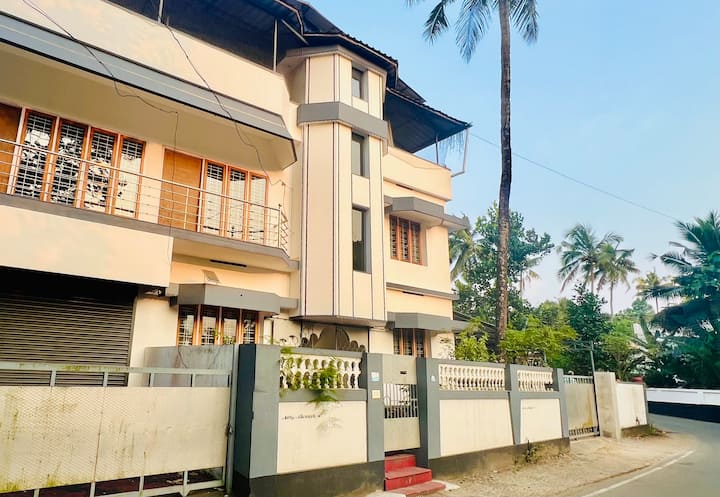 Stay In The Heart Of Perumbavoor - Kerala