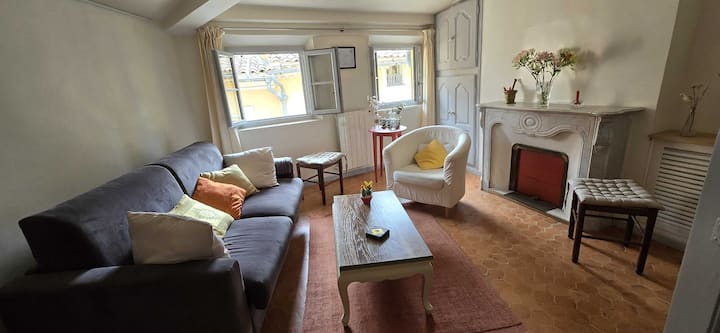 Grasse, Créatrice De Parfum - Grasse