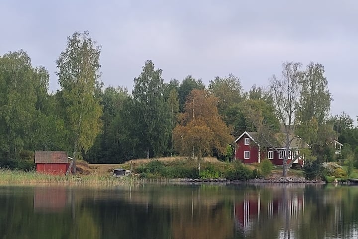 Idylliskt Torp Med Sjötomt - Tibro
