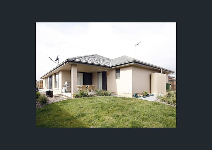 Modern House Close To Canberra - Queanbeyan