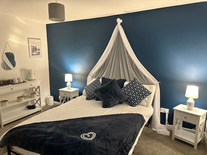 Village Pub With Letting Rooms - Rutland