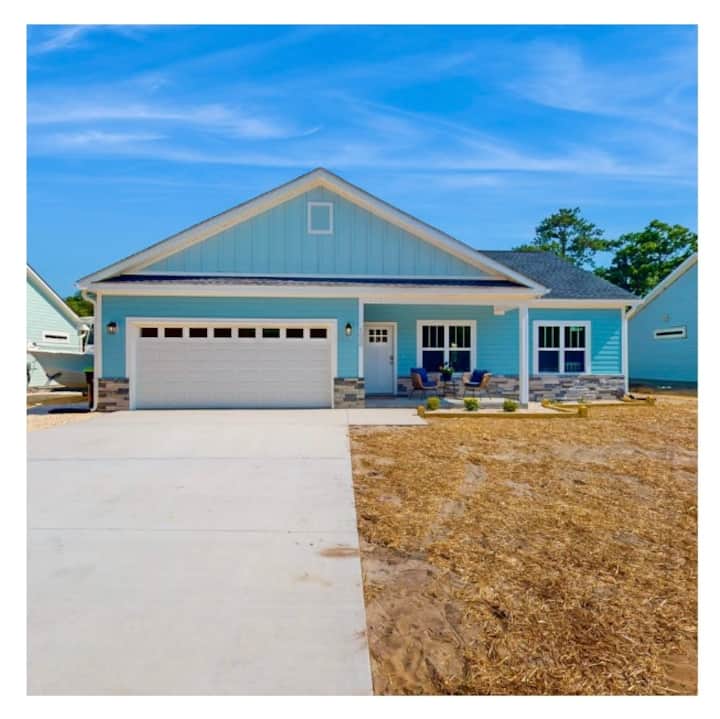 New! The Blue Marlin-close To Beach & Restaurants! - Holden Beach, NC