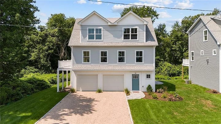 Coastal Chic Seaside Retreat |Bonnet Shores|4 Br - Rhode Island