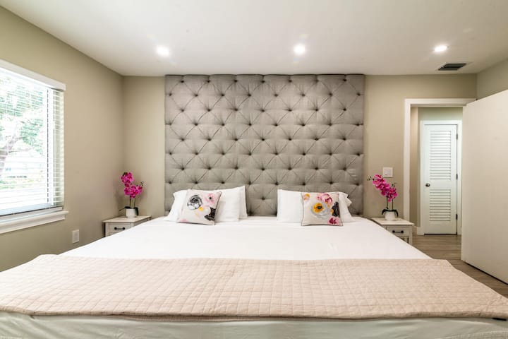 Central W/ Pool & Private Bath - Gainesville, FL