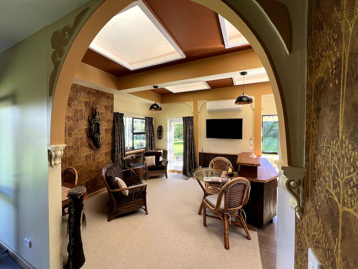 Greenwood Bungalow - Stylish Retreat - Ōtaki Beach