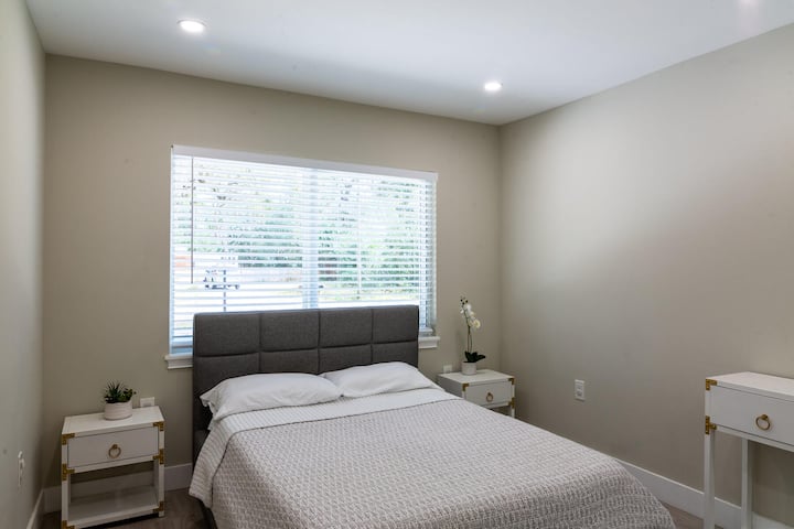 Close To Everything With Pool! - Gainesville, FL