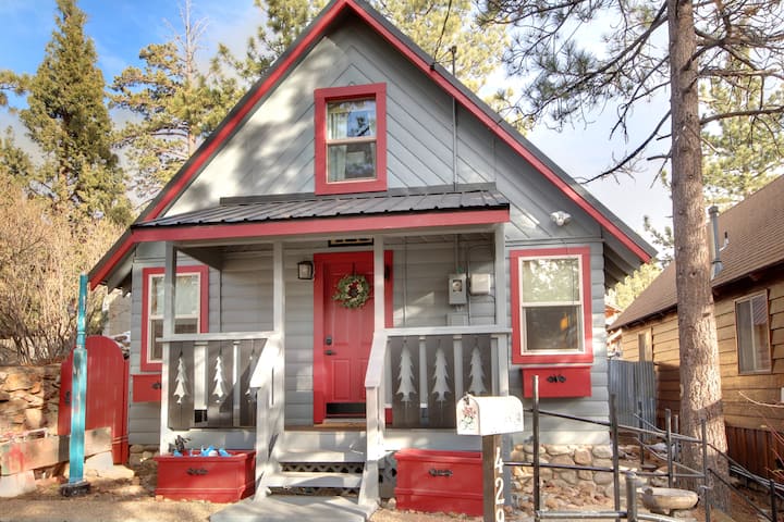 Bears Den Cabin With Fire Pit & Fireplace - Big Bear Lake, CA