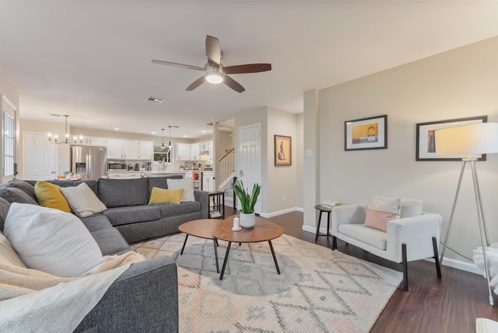 4br Retreat Near Austin | Backyard & Fire Pit - Pflugerville, TX