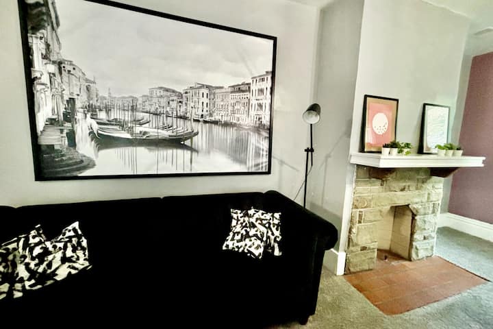 Spacious, Cozy & Quiet 3 Story ! - Pittsburgh, PA