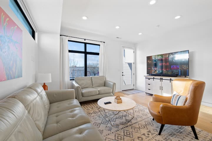 Right Outside Of Downtown Slc At Theruth - Salt Lake City, UT