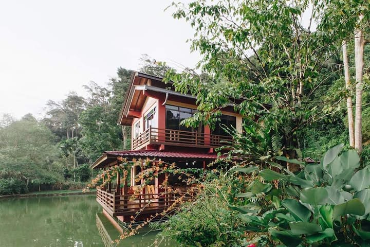 Villa With River And Lake Access In Bentong - Bentong