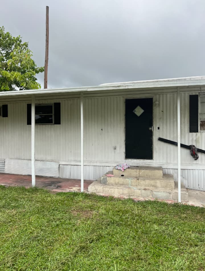 Nice 1 Bed 1 Bath Trailer - Winter Haven