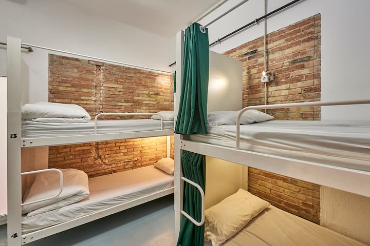 Hola Hostal. Cama En Dorm 6 Pax - L'Hospitalet de Llobregat