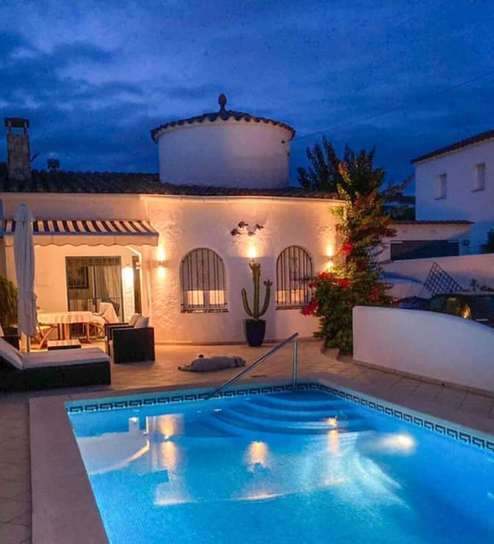 Charmante Villa Avec Piscine Au Milieu Des Canaux - Empuriabrava