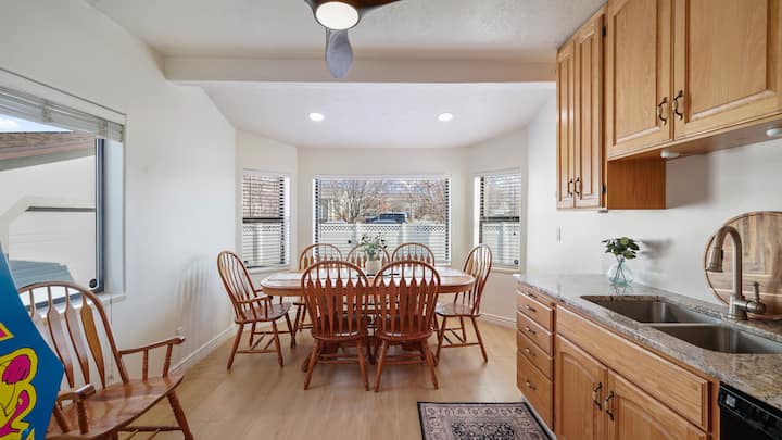 Family-friendly 4br Provo Home Near Provo Airport - Provo, UT