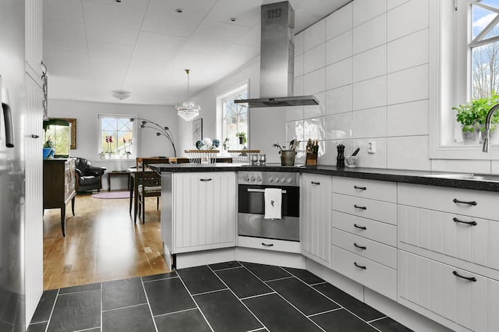 Bright Home Close To Everything - Täby