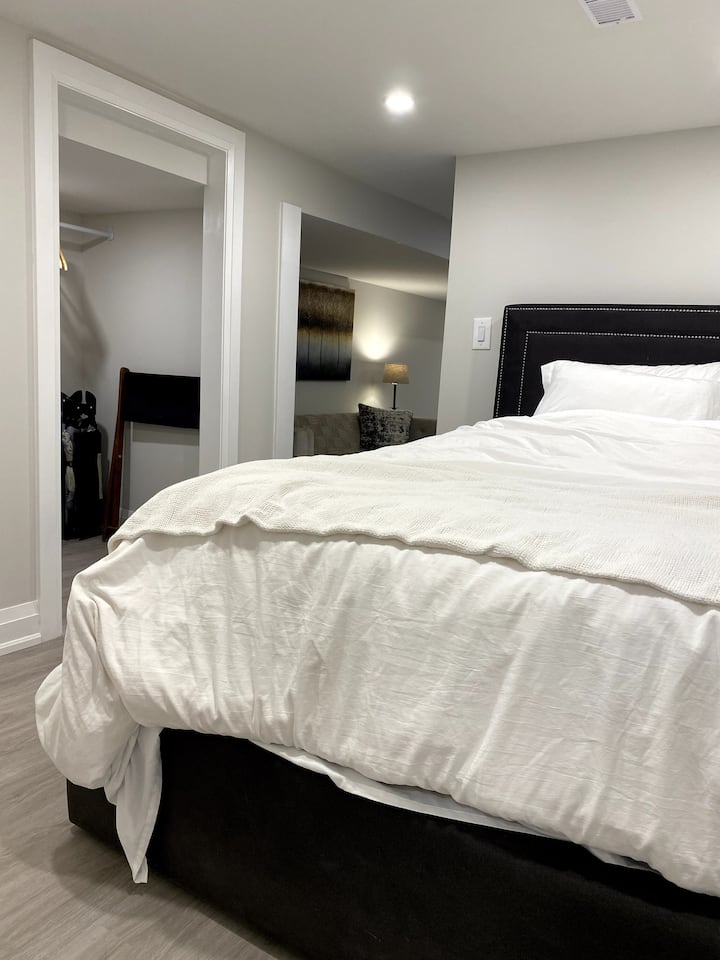 Boutique Off Bloor - Full Suite - 