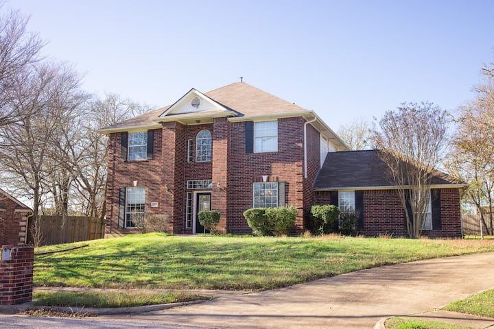The Kimmy Castle - Bryan, TX
