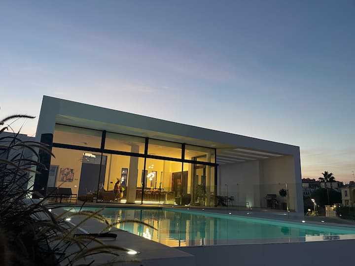 New Villa Near Beach, Sea Views, Gym - Estepona