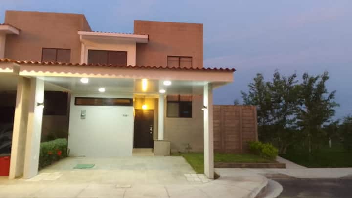 Casa En Paseo Del Prado - El Salvador