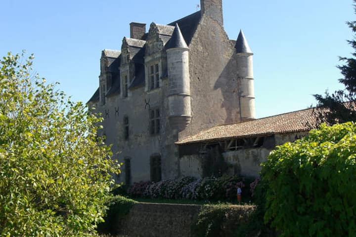 Chateau 35personnes Et Plus - Bressuire