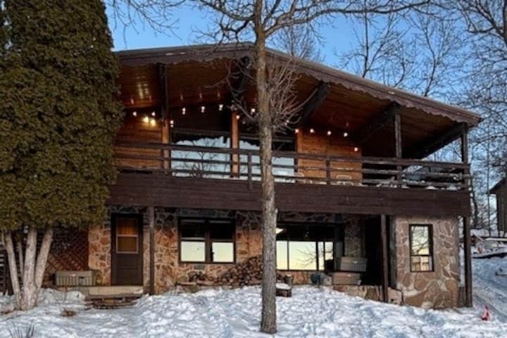 Lake Front Cottage
Canada - Lake Metigoshe State Park, Bottineau