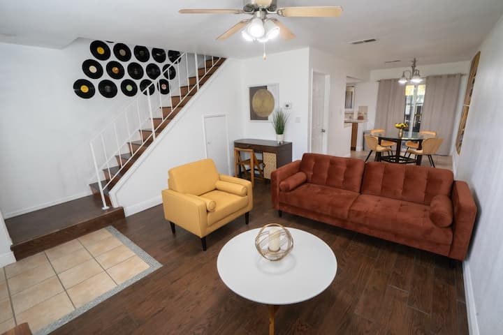 2 Br 1.5 Ba. Strategic Location - Clovis, CA
