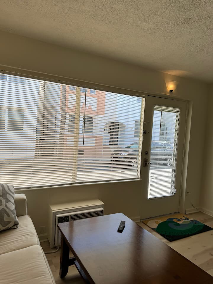 Ac Boardwalk Condo Steps From The Beach & Casinos! - Atlantic City, NJ