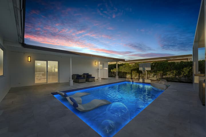 Luxe Oasis, Heated Salt Pool, Hot Tub + Sauna - Pembroke Pines