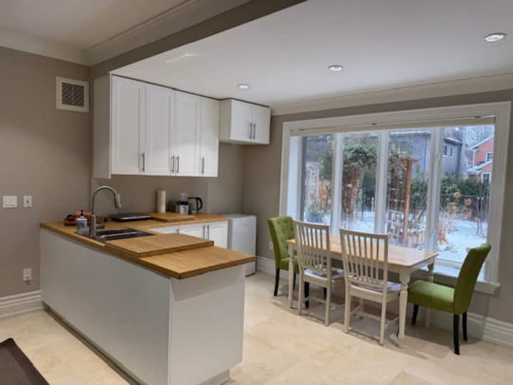 Guest Suite 10min To Subway W Kitchen+free Parking - Toronto