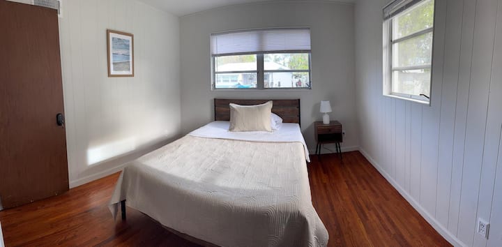 Quiet Room In South Daytona - Daytona Beach, FL