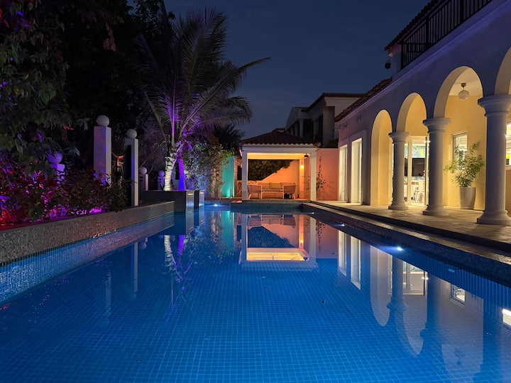 Lux 5-br Villa W/ Pool & Piano - Green Community - Dubai