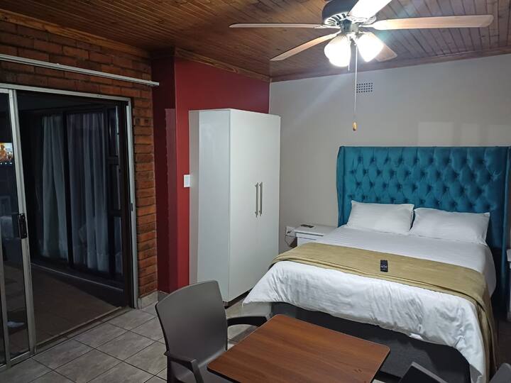 3 Sleeper Room With Shower - Meyerton