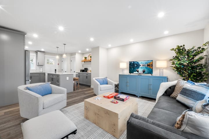 Hilltop Duplex Retreat In Mystic - Mystic, CT