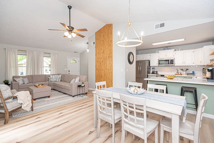 House With Fire Pit + Private Yard Near Ocean City - Ocean Pines, MD