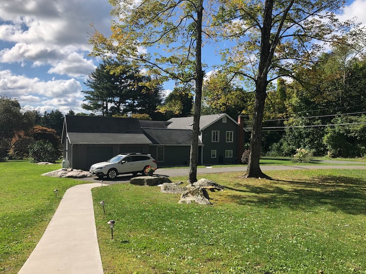 Charming Long Pond Vacation Home In The Berkshires - Great Barrington, MA