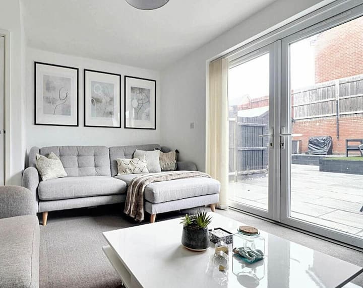 2bd W/driveway| Contractors|families |Relocators - Coventry