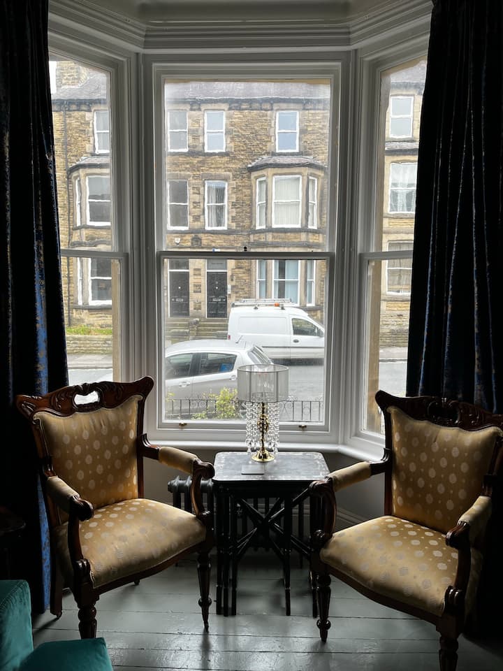 The Carlton, Victorian Townhouse - Harrogate