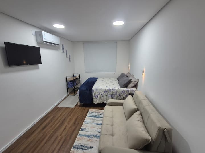 Linda Kitnet São Vicente
Com Ar - Santos