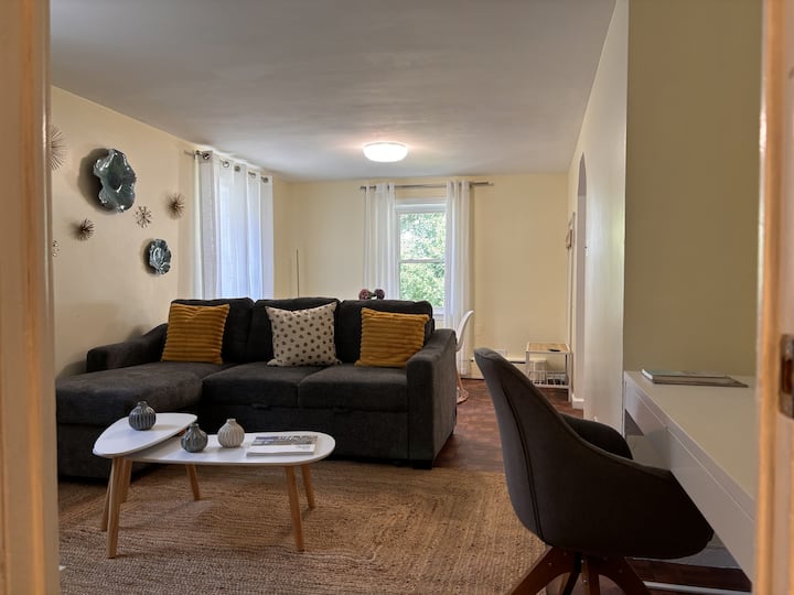 Stay Together: 2 Spacious Units Under One Roof - 揚克斯