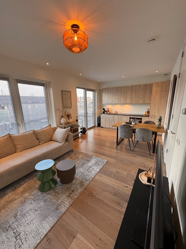 Licht, Modern & Warm Appartement - Eindhoven